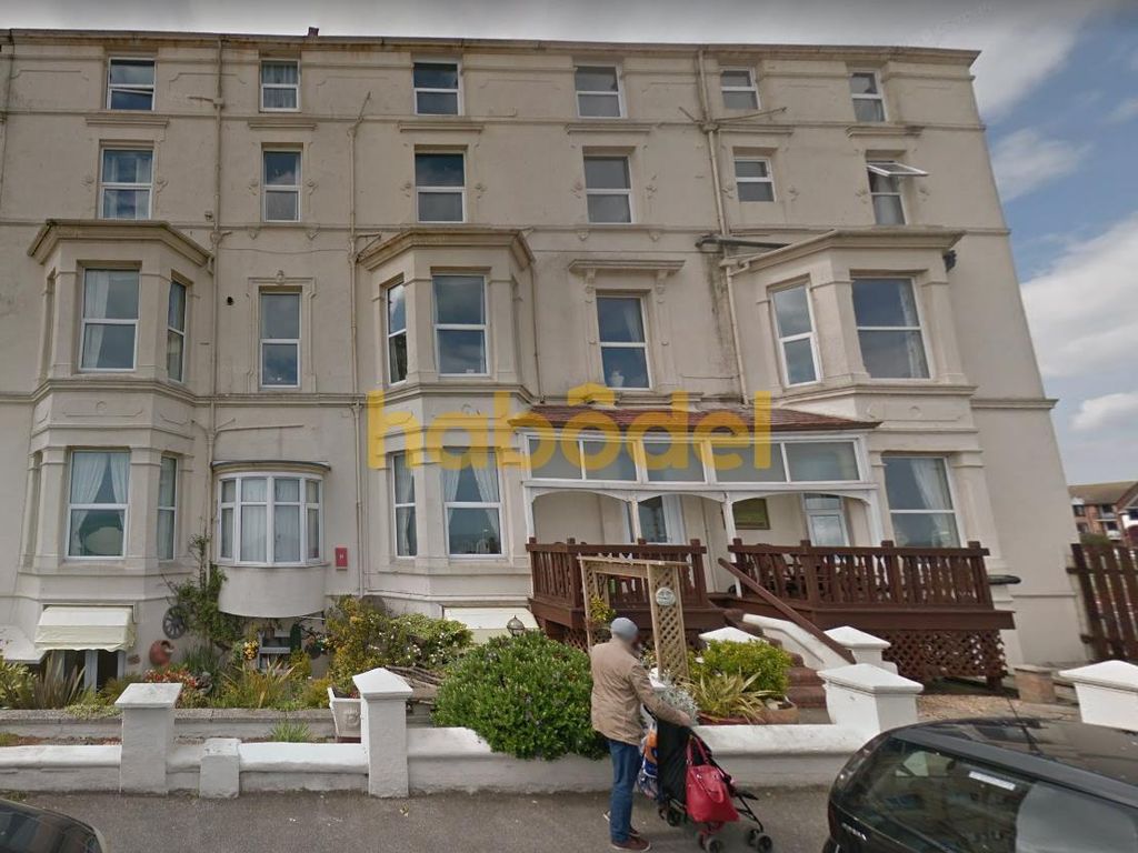 Studio to rent in Bright Crescent, Bridlington YO15, £550 pcm - Zoopla
