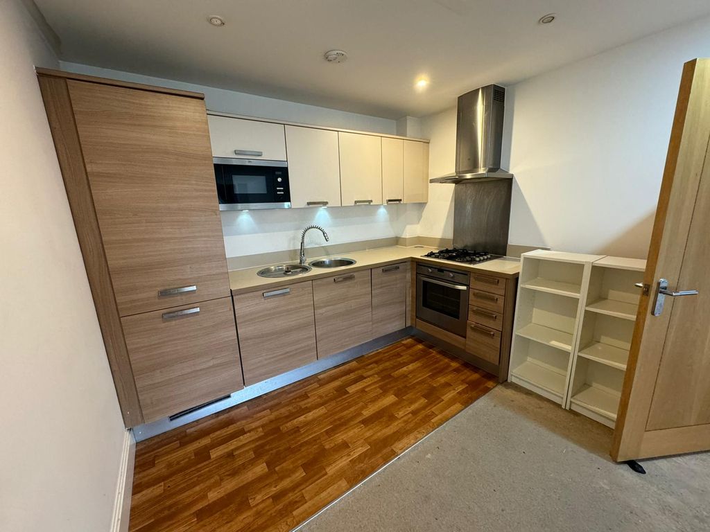 2 bed flat to rent in Tetty Way, Bromley BR1, £1,700 pcm - Zoopla