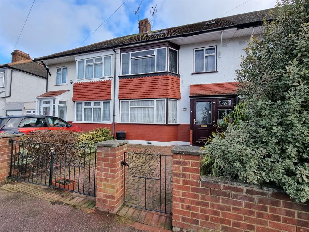 5 Bed Property For Sale In East Road Chadwell Heath Romford Rm6 £