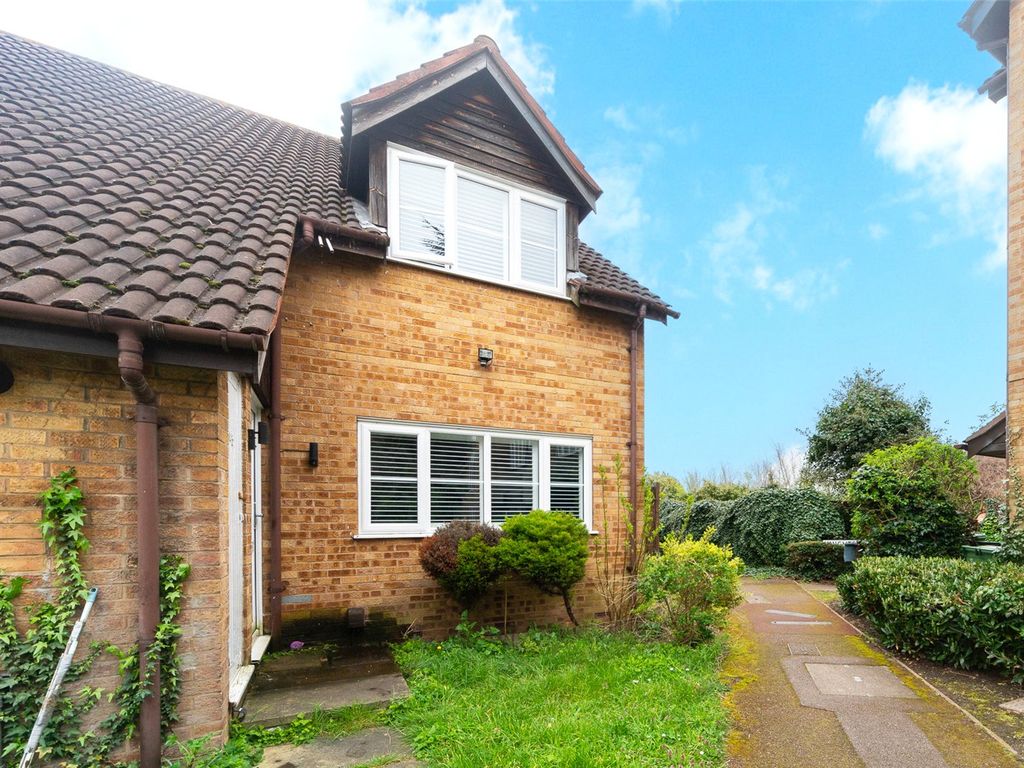 1 Bed End Terrace House For Sale In Knights Manor Way Dartford Kent