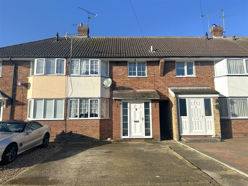 3 bed terraced house for sale in Suncote Close, Dunstable, Bedfordshire ...