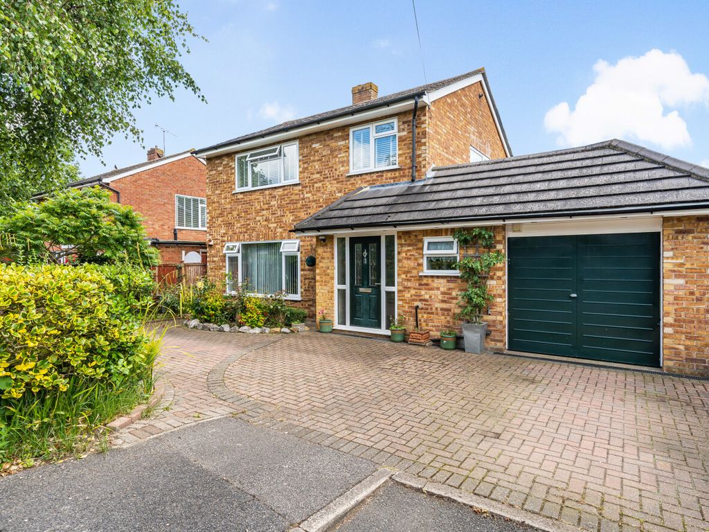 3 bed detached house for sale in The Crescent, Guildford, Surrey GU2, £ ...