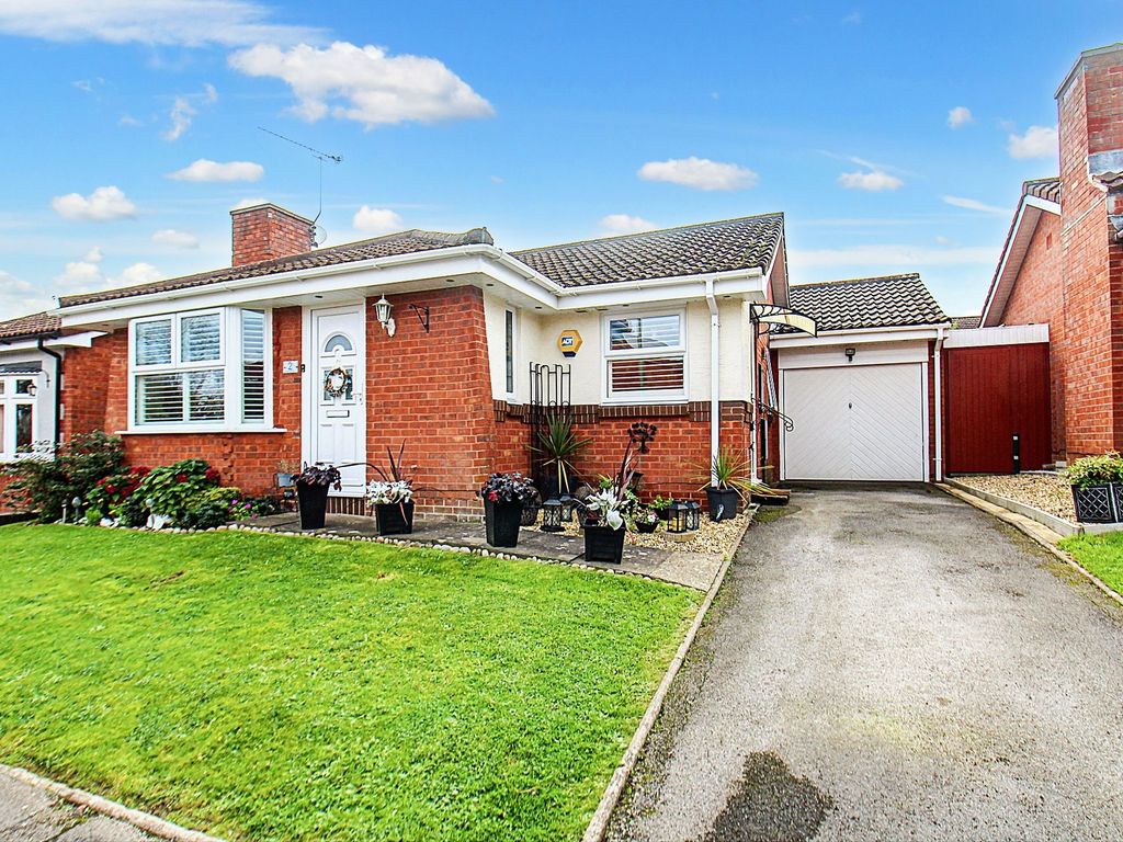 2 bed detached bungalow for sale in Kenwyn Close, West End SO18, £ ...