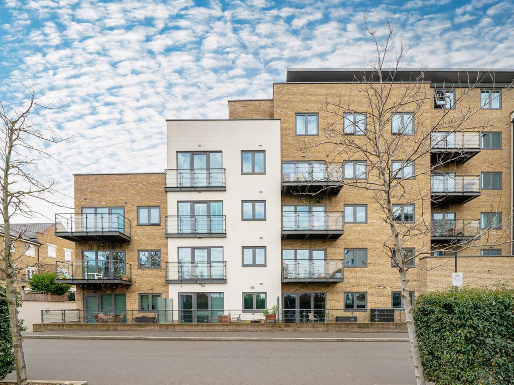 2 bed flat for sale in Roehampton Lane, London SW15, £500,000 - Zoopla
