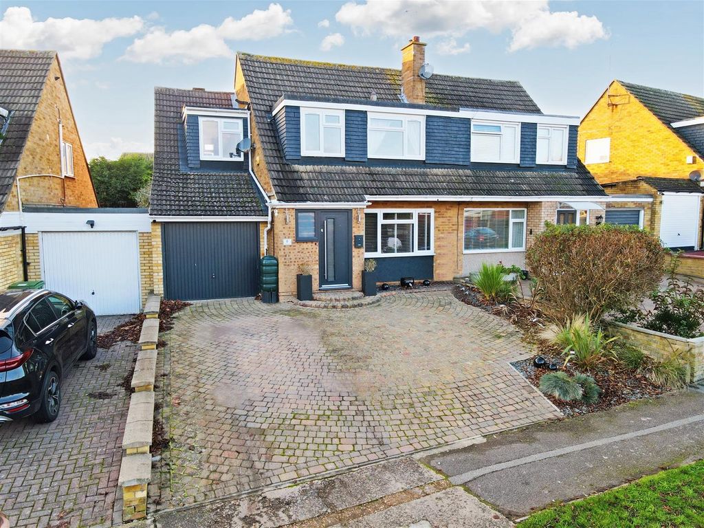 4 Bed Semi Detached House For Sale In Masefield Grove Bletchley