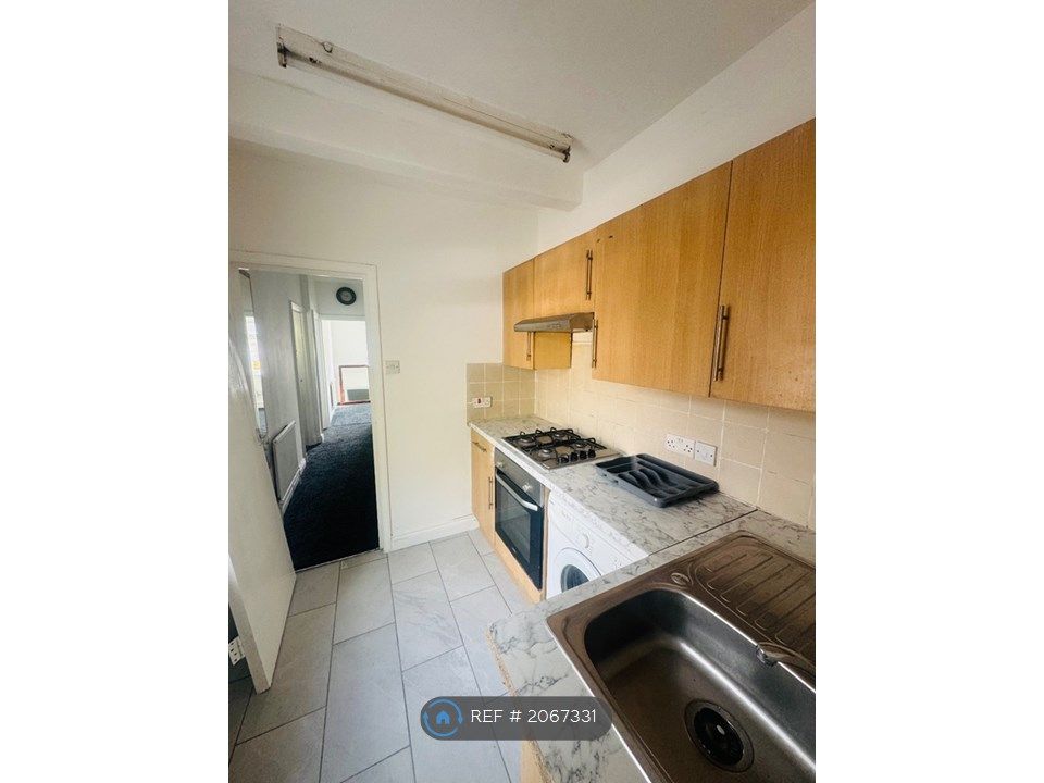 2 bed flat to rent in Ripple Road, Barking IG11, £1,845 pcm - Zoopla