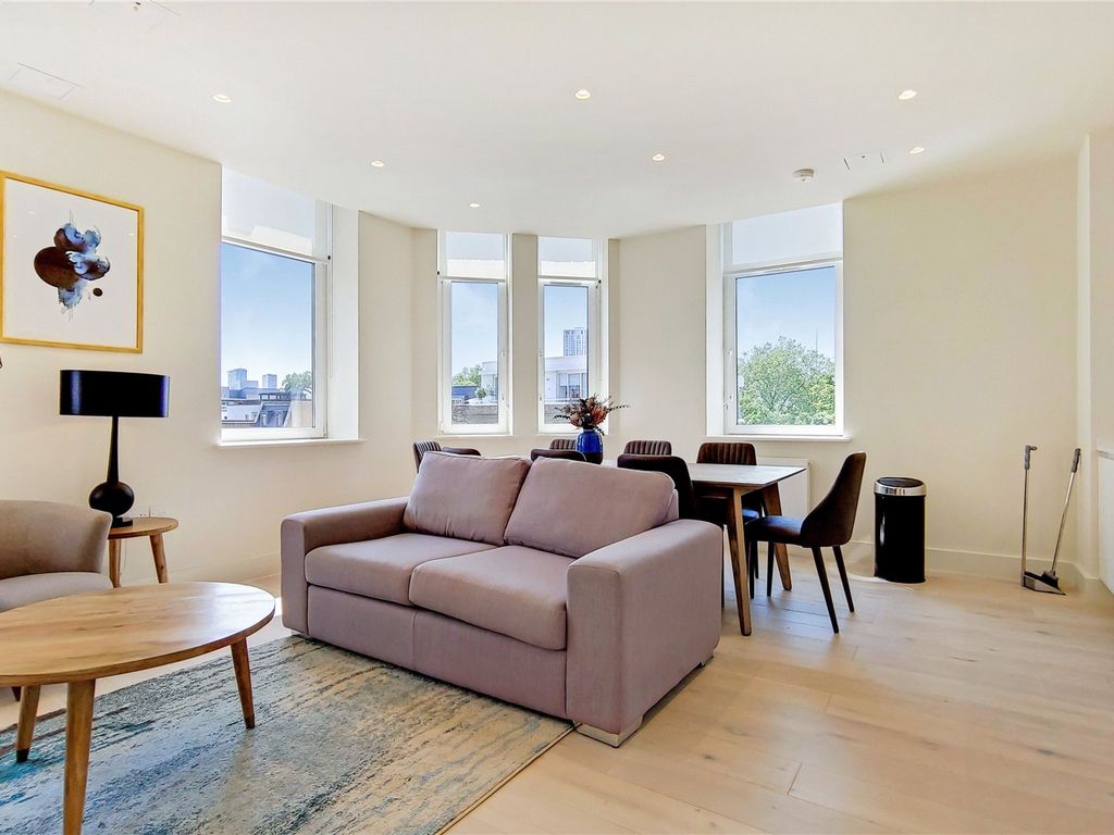 3 bed flat to rent in Kingsland Road, Hoxton, London E2, £3,500 pcm ...