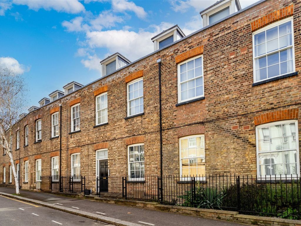 2 bed flat for sale in St. Mary Road, London E17, £450,000 - Zoopla