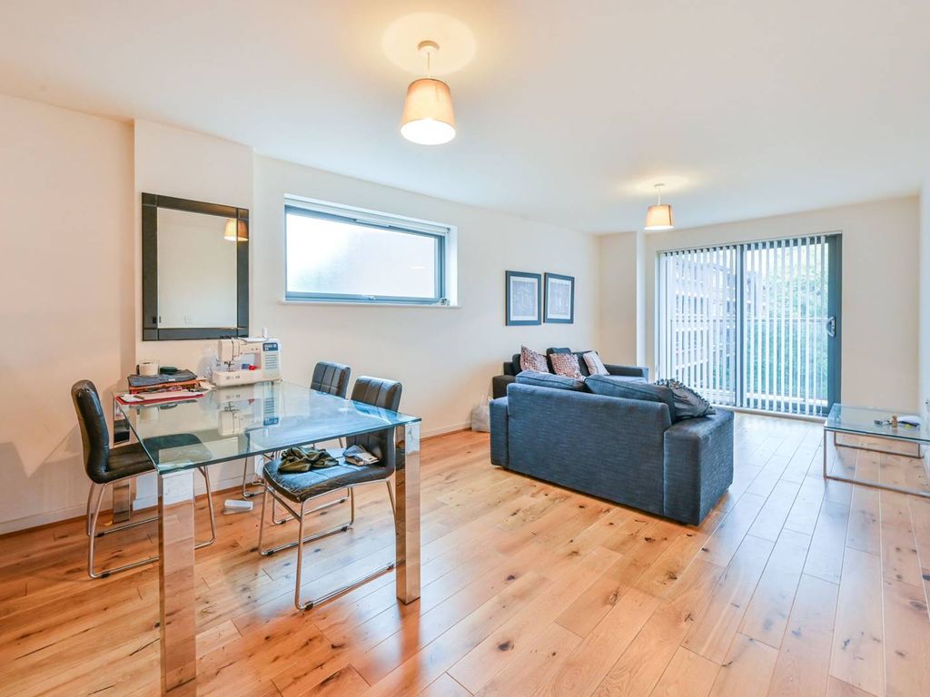 2 bed flat for sale in Chi Building, Tower Hamlets E1, Tower Hamlets ...