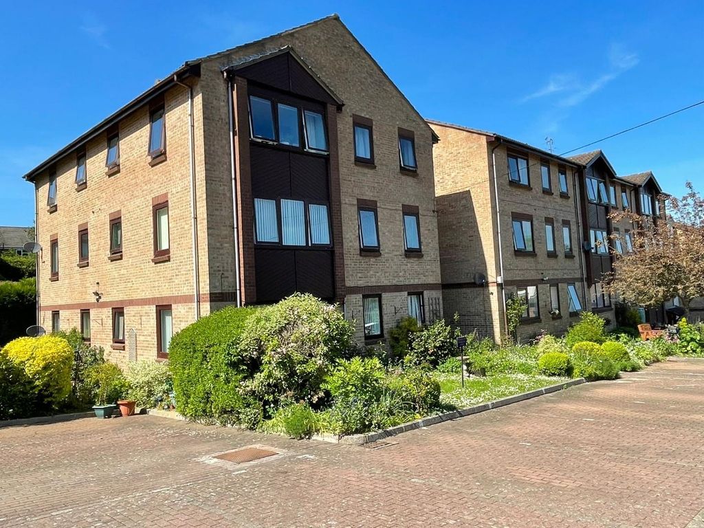 2 bed flat for sale in Henlow Drive, Dursley GL11, £97,500 - Zoopla