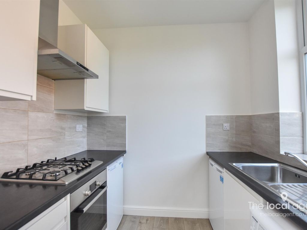 1 bed flat to rent in Holland Avenue, Cheam, Sutton SM2, £1,400 pcm ...