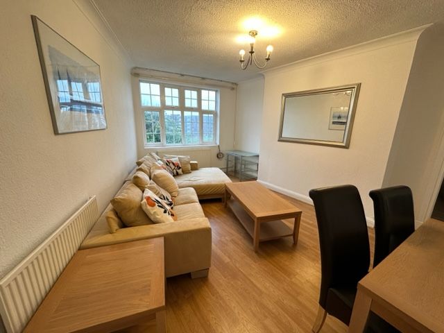 2 bed flat to rent in The Burroughs, London NW4, £1,850 pcm - Zoopla