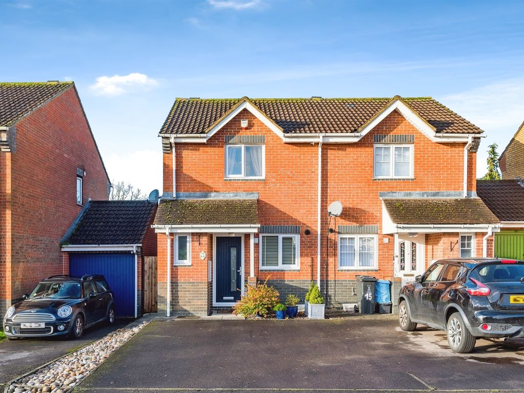 2 Bed Semi Detached House For Sale In Pope Close Swindon Sn25 £