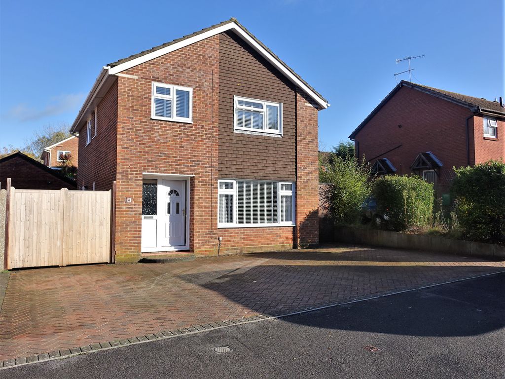 4 bed detached house for sale in Corinna Gardens, Dibden, Southampton ...