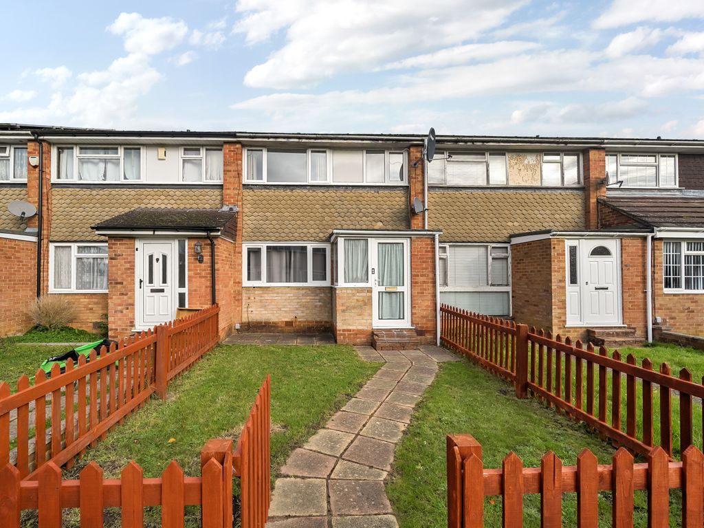3 Bed Terraced House For Sale In Bromley Walk Tilehurst Reading