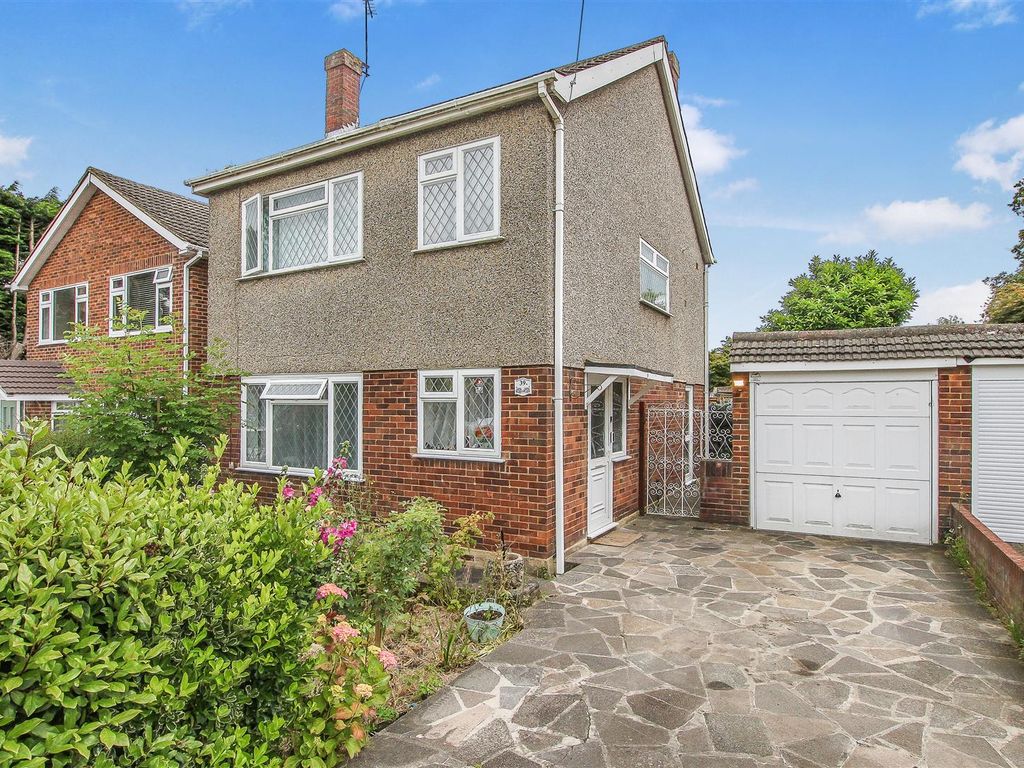 3 bed property to rent in The Gardens, Doddinghurst, Brentwood CM15, £ ...