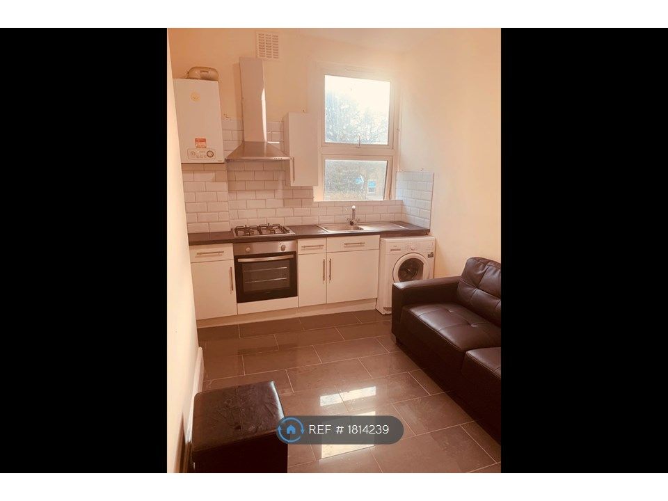 2 bed flat to rent in Lewisham Way, New Cross SE14, £2,150 pcm - Zoopla