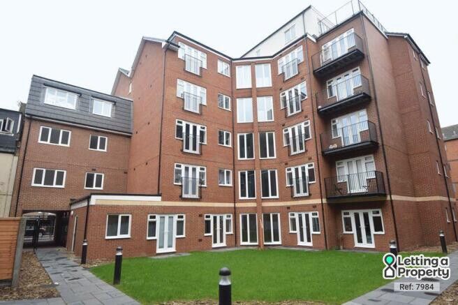1 bed flat to rent in John Street, Luton, Bedfordshire LU1, £1,100 pcm ...