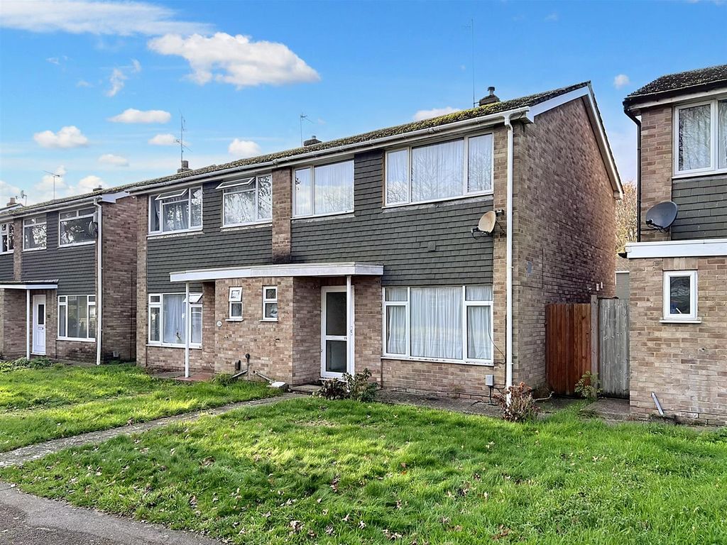 3 Bed Semi Detached House For Sale In Fernhill Road Farnborough Gu14