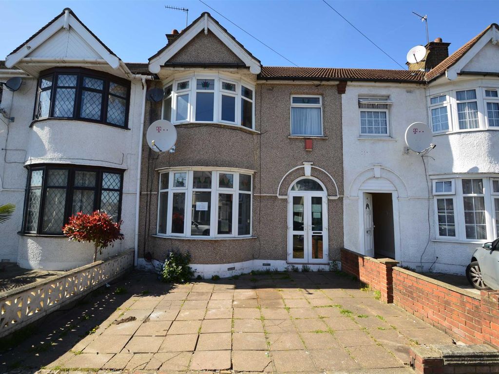 3 bed terraced house to rent in Salisbury Avenue, Barking IG11, £1,900 pcm - Zoopla