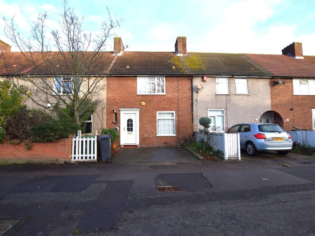 2 Bed Terraced House To Rent In Becontree Avenue Dagenham Rm8 £1 900