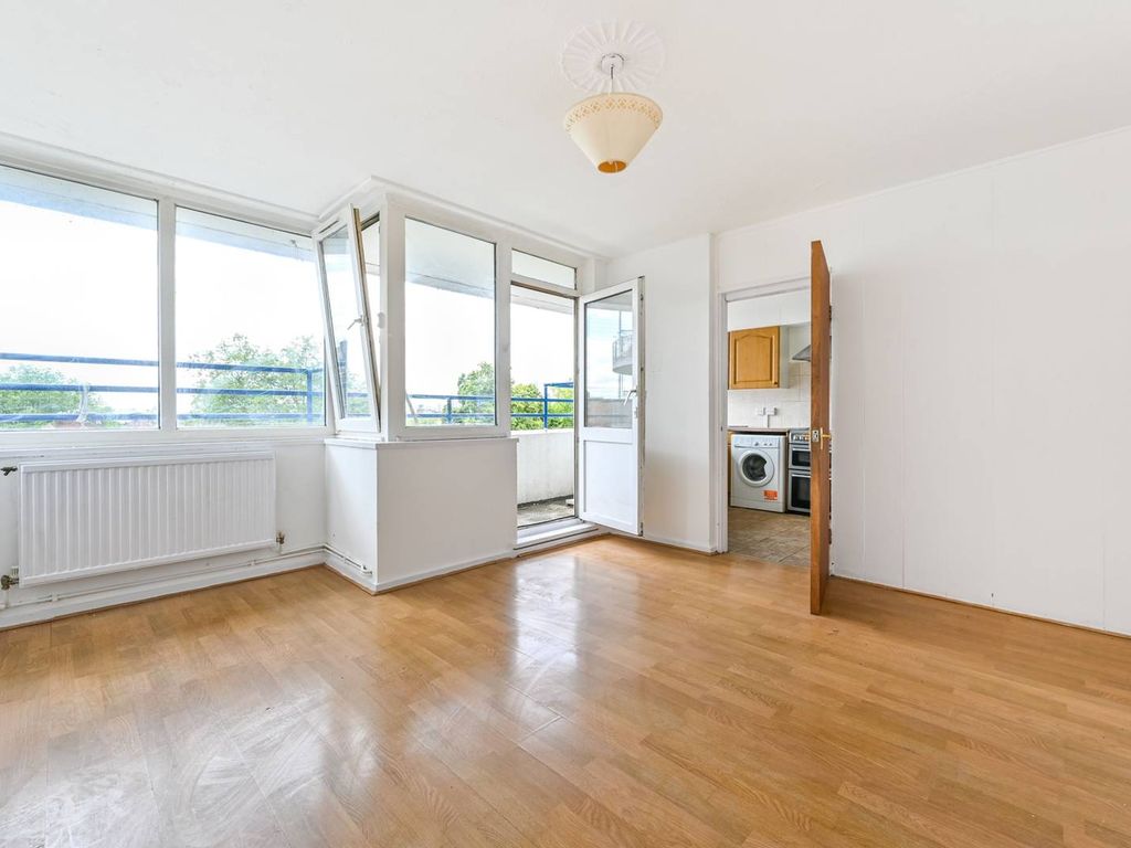 3 bed flat to rent in St Thomas Square, Hackney, London E9, £3,000 pcm ...