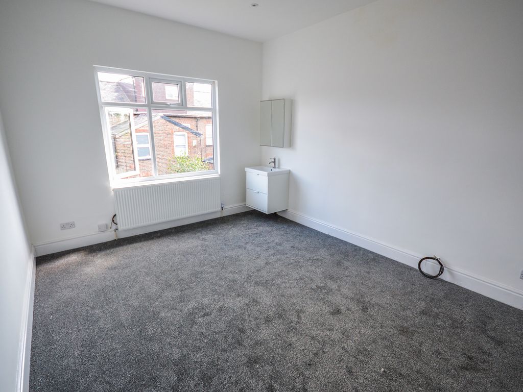 Room to rent in Willow Tree Road, Altrincham WA14, £600 pcm - Zoopla