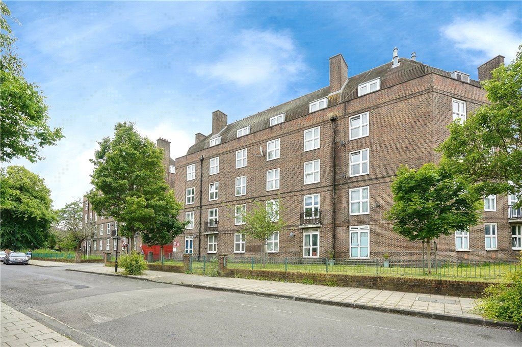 2 bed flat for sale in Wandsworth Road, London SW8, £350,000 - Zoopla