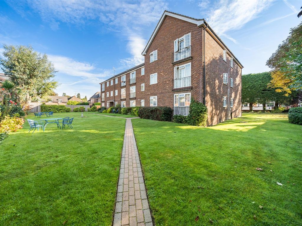 1 bed flat for sale in Lower Cookham Road, Maidenhead SL6, £275,000 ...