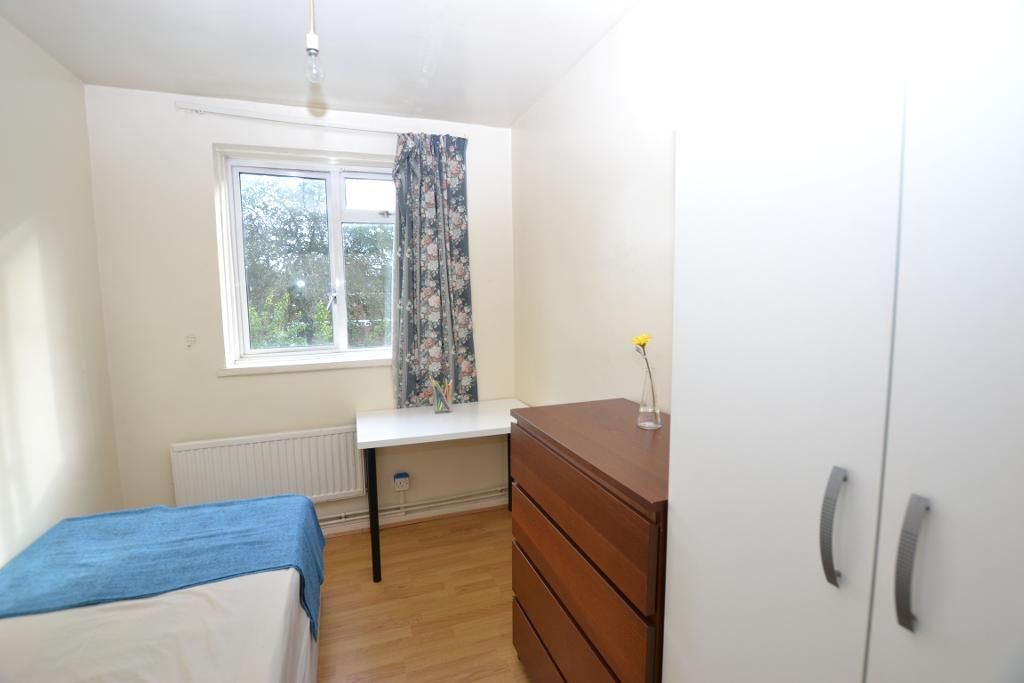 Room to rent in Stepney Way, Whitechapel, London E1, £737 pcm - Zoopla