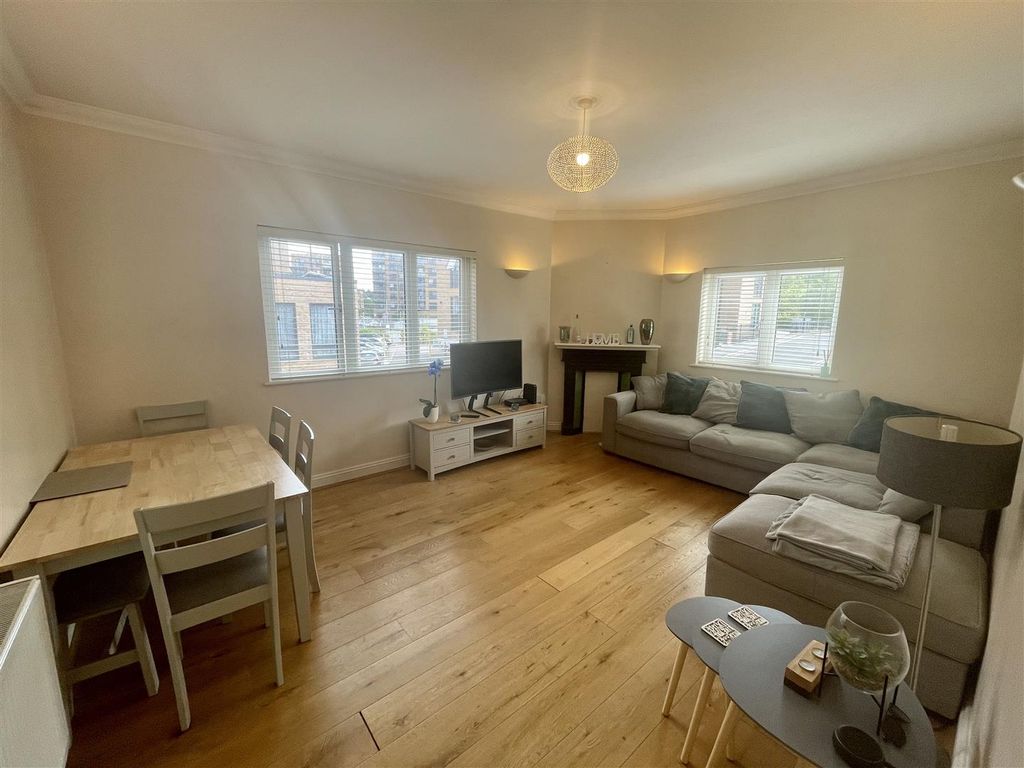 3 bed flat for sale in Station Approach Road, Coulsdon CR5 - Zoopla