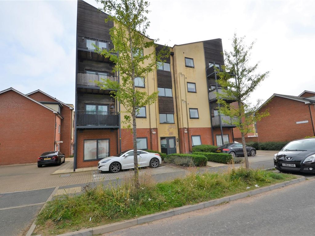 2 bed flat for sale in Edge Street, Aylesbury HP19, £205,000 - Zoopla