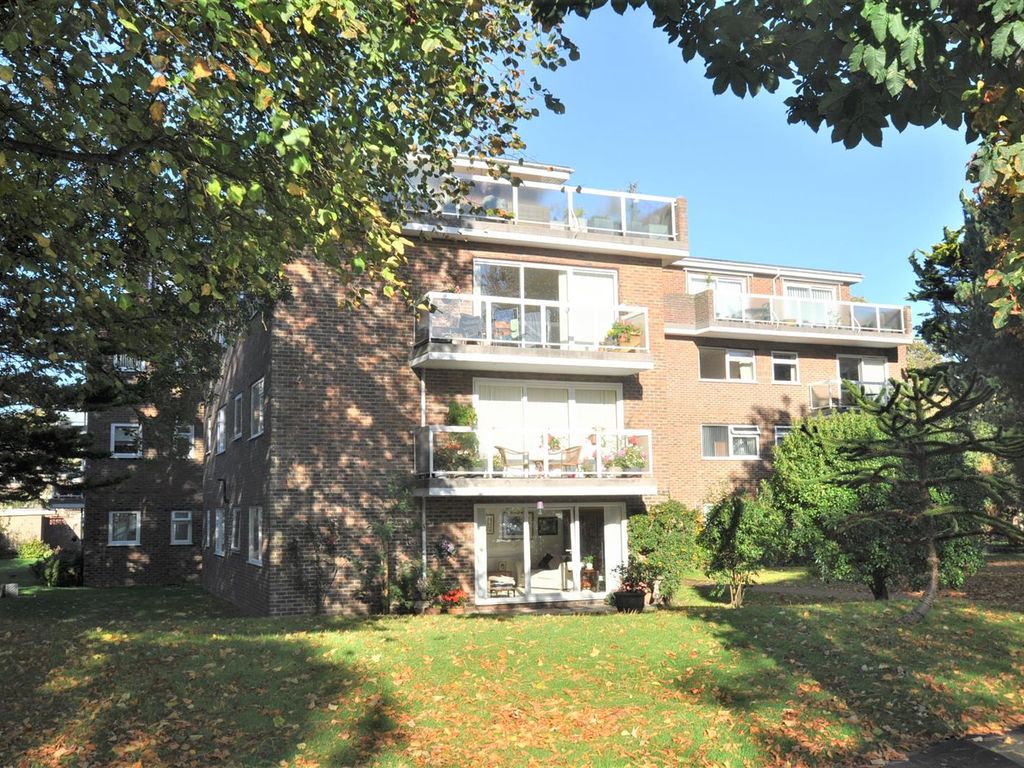 3 bed flat for sale in Park Avenue, Eastbourne BN22 - Zoopla