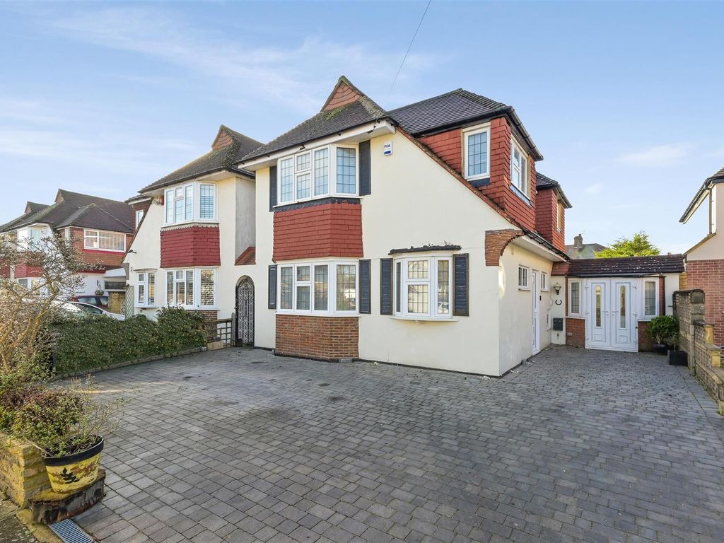 4 Bed Link Detached House For Sale In Holmsley Close New Malden Kt3 £