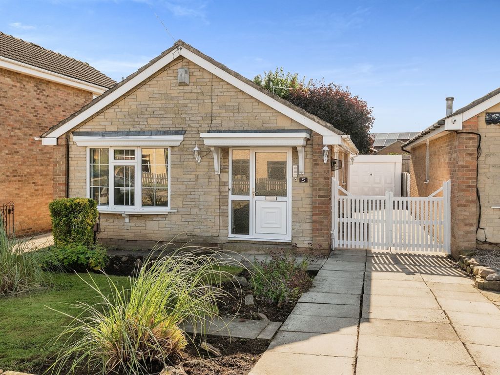 2 Bed Detached Bungalow For Sale In New Park View Farsley Pudsey Ls28