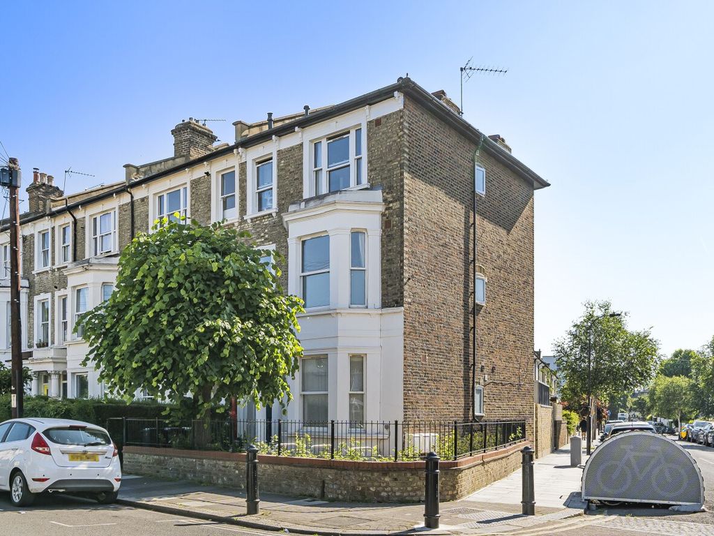 2 bed flat for sale in Percy Road, London W12, £225,000 - Zoopla