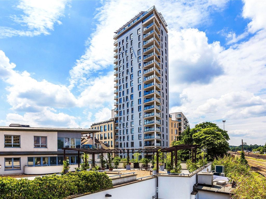 1 bed flat for sale in Guildford Road, Woking, Surrey GU22 - Zoopla