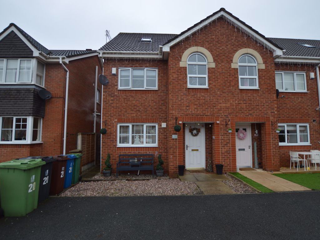 3 bed town house to rent in Merefield Close, Hindley, Wigan WN2 - Zoopla