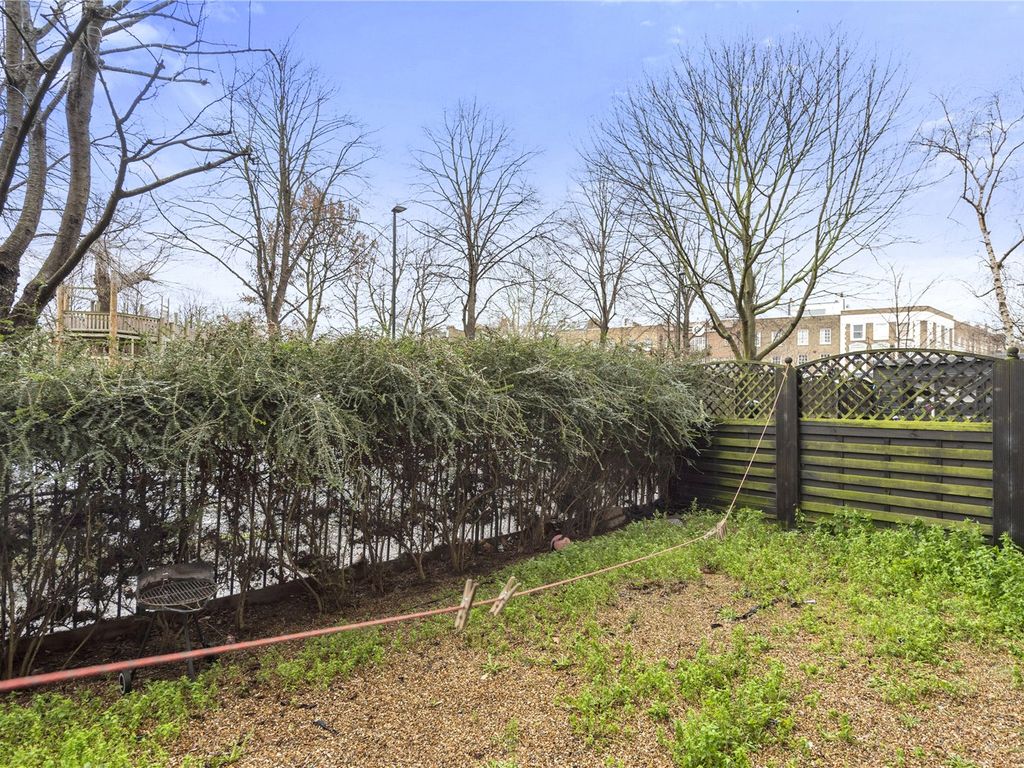 2 bed flat to rent in Roding House, Barnsbury, Islington, London N1, £ ...