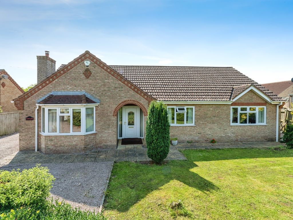 4 bed detached bungalow for sale in Wisbech Road, Manea, March PE15, £ ...