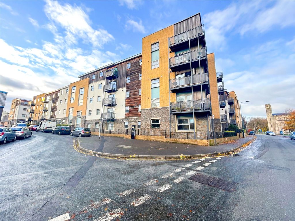2 bed flat for sale in Talavera Close, Bristol BS2, £260,000 - Zoopla