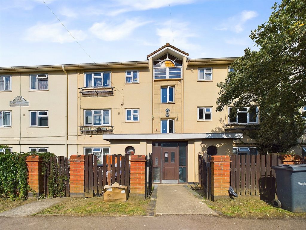 2 bed flat for sale in Matson Avenue, Matson, Gloucester ...