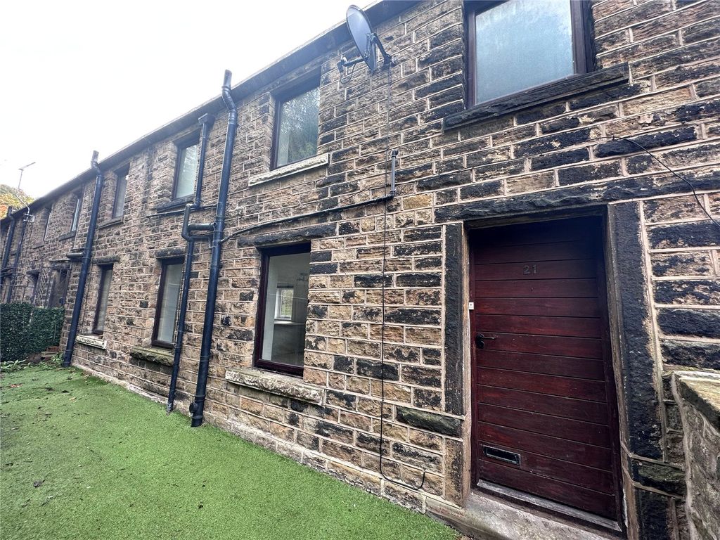 2 Bed Terraced House For Sale In Penistone Road New Mill Holmfirth
