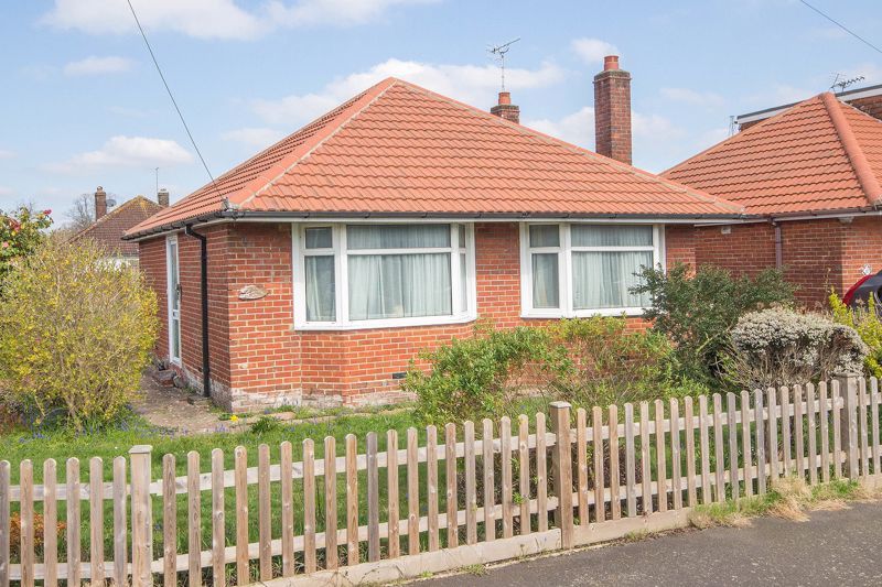2 bed detached bungalow for sale in Arundel Road, Totton, Southampton ...