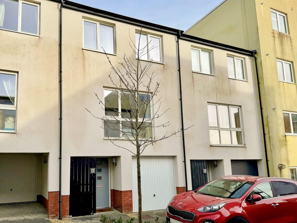 4 bed town house for sale in Gibson Way, Penarth CF64, £389,950 - Zoopla