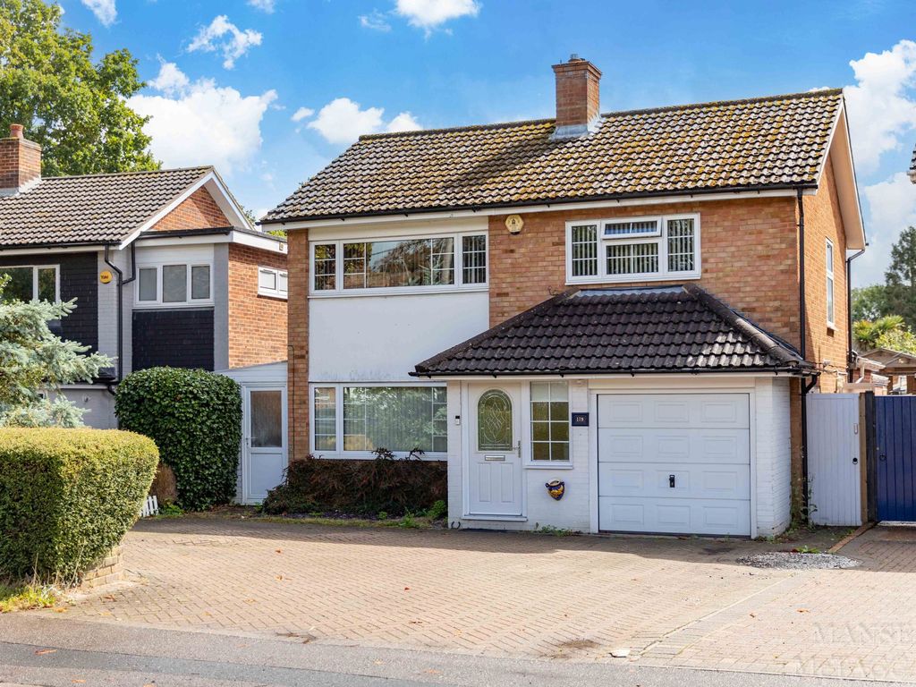4 Bed Detached House For Sale In Rusper Road Crawley Rh11 £700 000