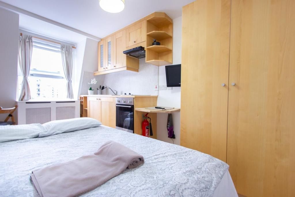 Studio to rent in Flat, Claverton Street, London SW1V - Zoopla