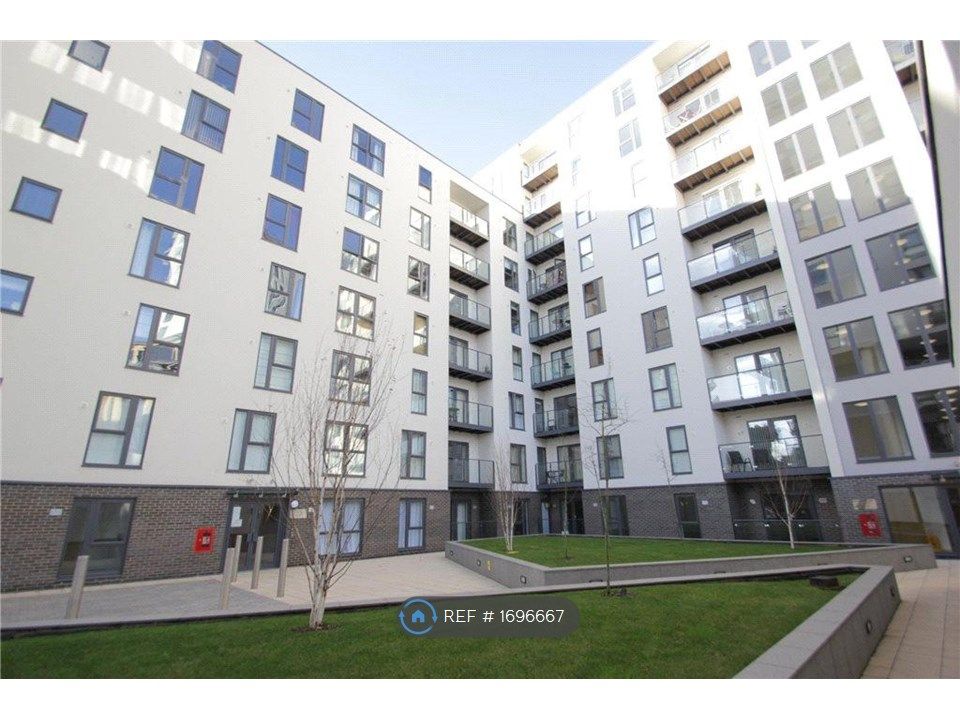 2 bed flat to rent in Nankeville Court, Woking GU22 - Zoopla