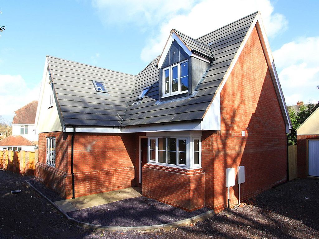 3 bed detached bungalow to rent in Aldwyck Drive, Wolverhampton WV3, £ ...