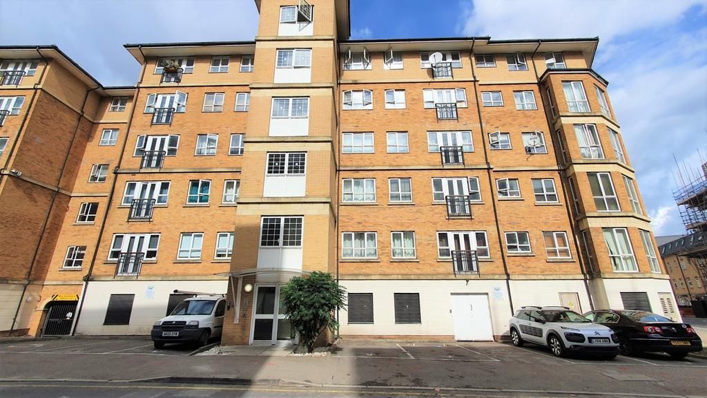 2 bed flat for sale in Rookery Way, London NW9, £350,000 - Zoopla